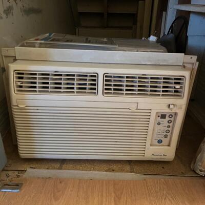 Hampton Bay Window A/C Unit (LR-MG) | EstateSales.org