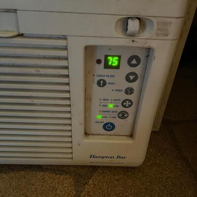 Hampton Bay Window A/C Unit (LR-MG) | EstateSales.org