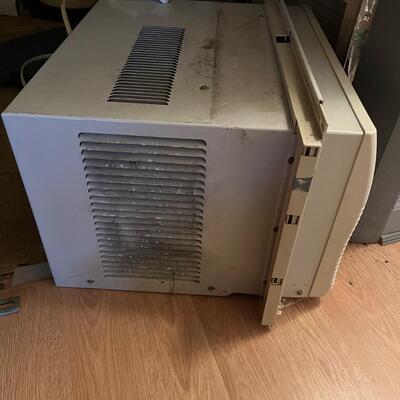 Hampton Bay Window A/C Unit (LR-MG) | EstateSales.org
