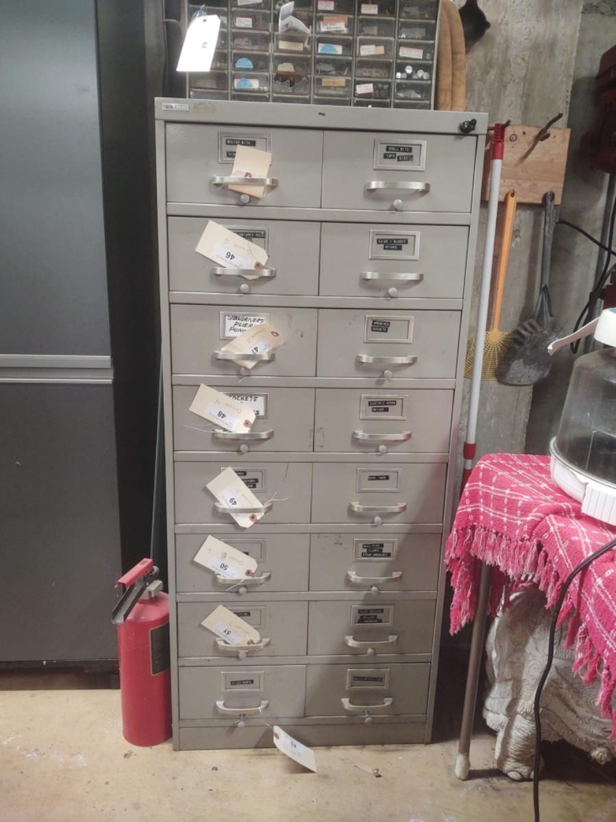 8 Drawer Cabinet | EstateSales.org