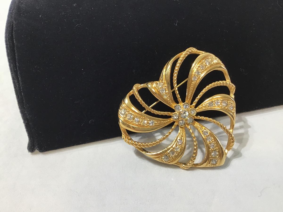 Vintage Avon Brooch | EstateSales.org