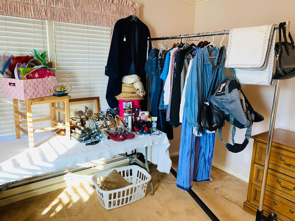 Lot 26: House / Bedroom Clothes Selection | EstateSales.org