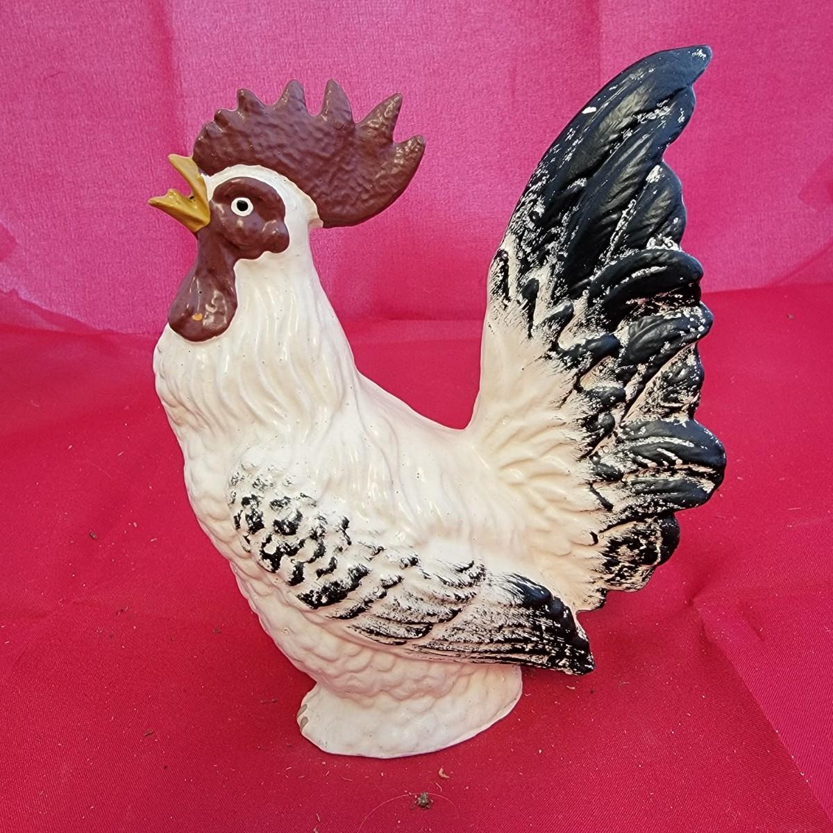 Plastic Rooster Statue | EstateSales.org