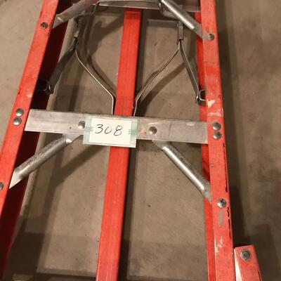 6' 3 peg ladder | EstateSales.org