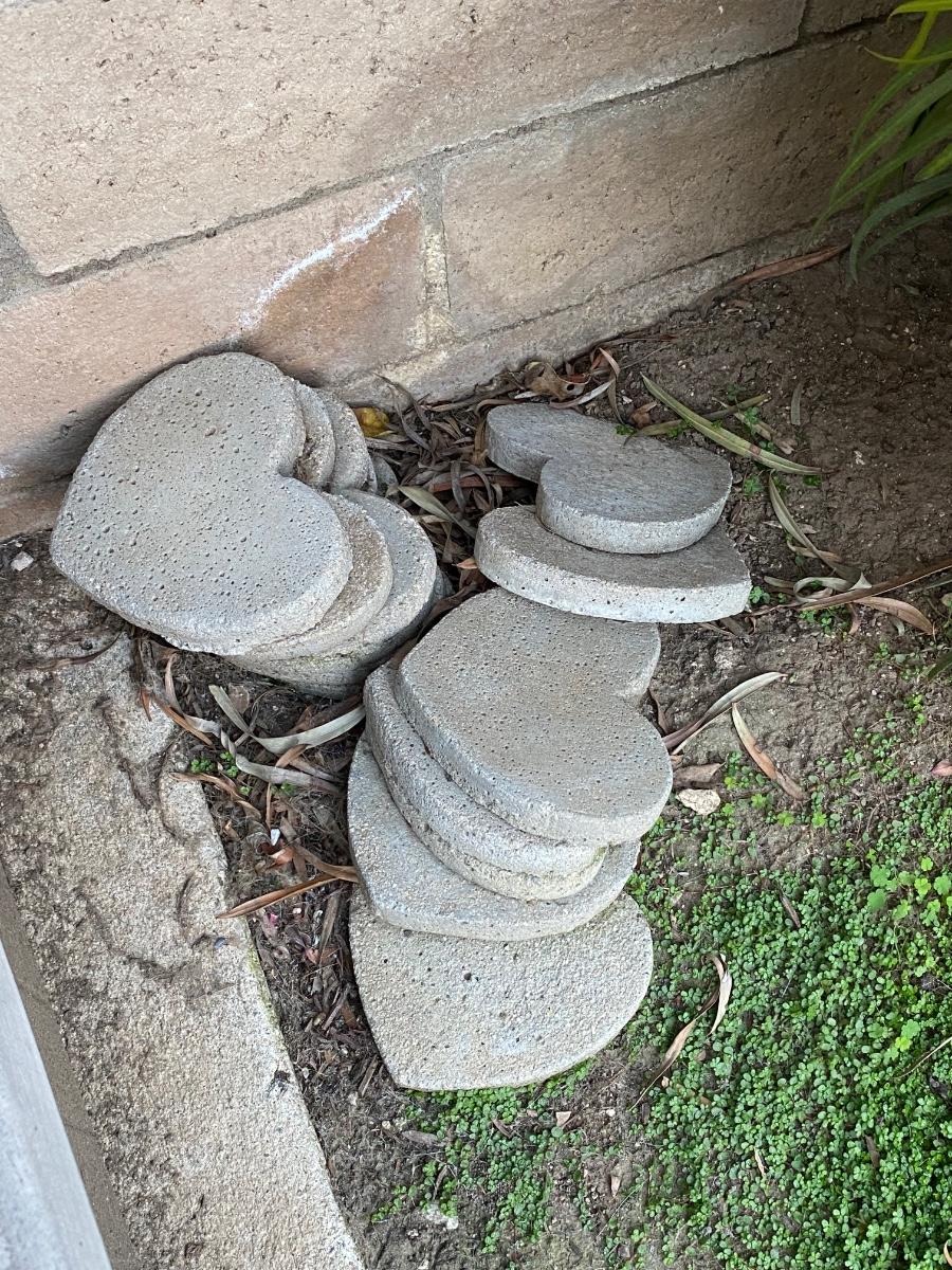 Heart Shaped Concrete Stepping Stones | EstateSales.org