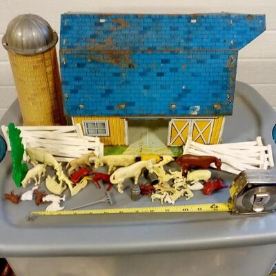 LOT 109 VINTAGE MARX FARM PLAYSET | EstateSales.org