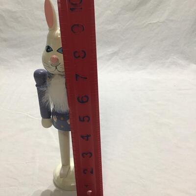 Rabbit Nutcracker | EstateSales.org
