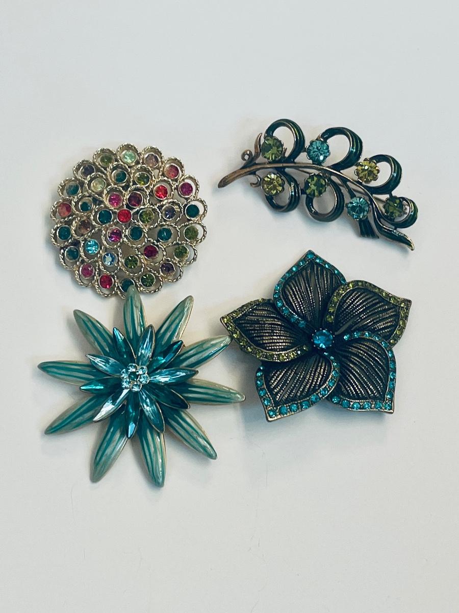 Lot 14: Bright and Colorful Floral Brooches | EstateSales.org
