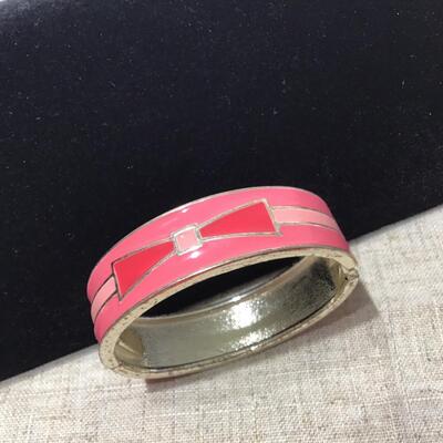 Pink metal Hinge Bracelet | EstateSales.org