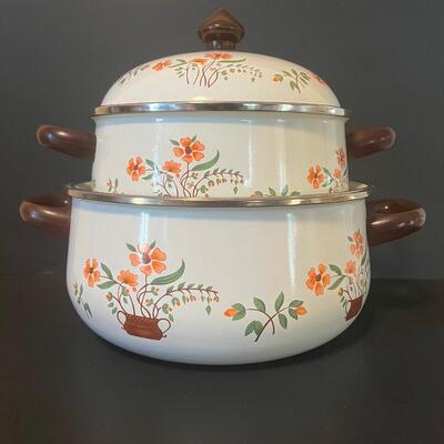 LOT 110: Vintage Countryside Collection Enamel Cookware | EstateSales.org