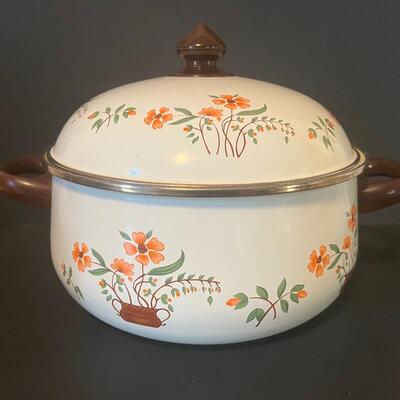 LOT 110: Vintage Countryside Collection Enamel Cookware | EstateSales.org