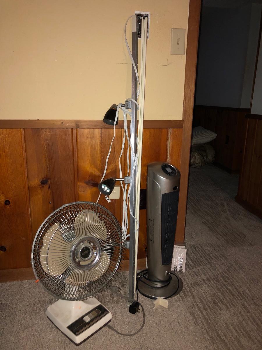 Oscillating fan, bar lights & tower fan with remote | EstateSales.org