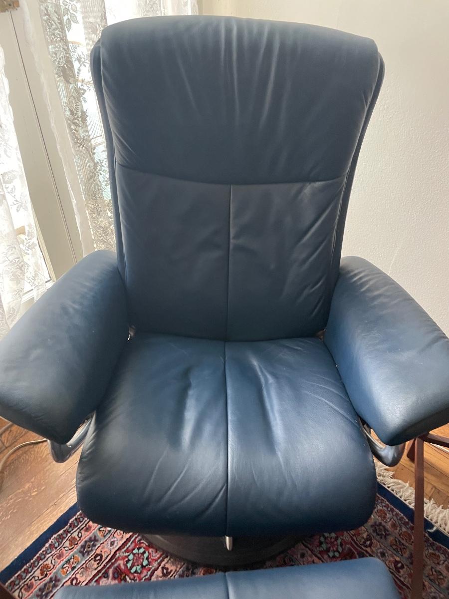 Norwegian made Stressless Lounge Chair with Ottoman | EstateSales.org
