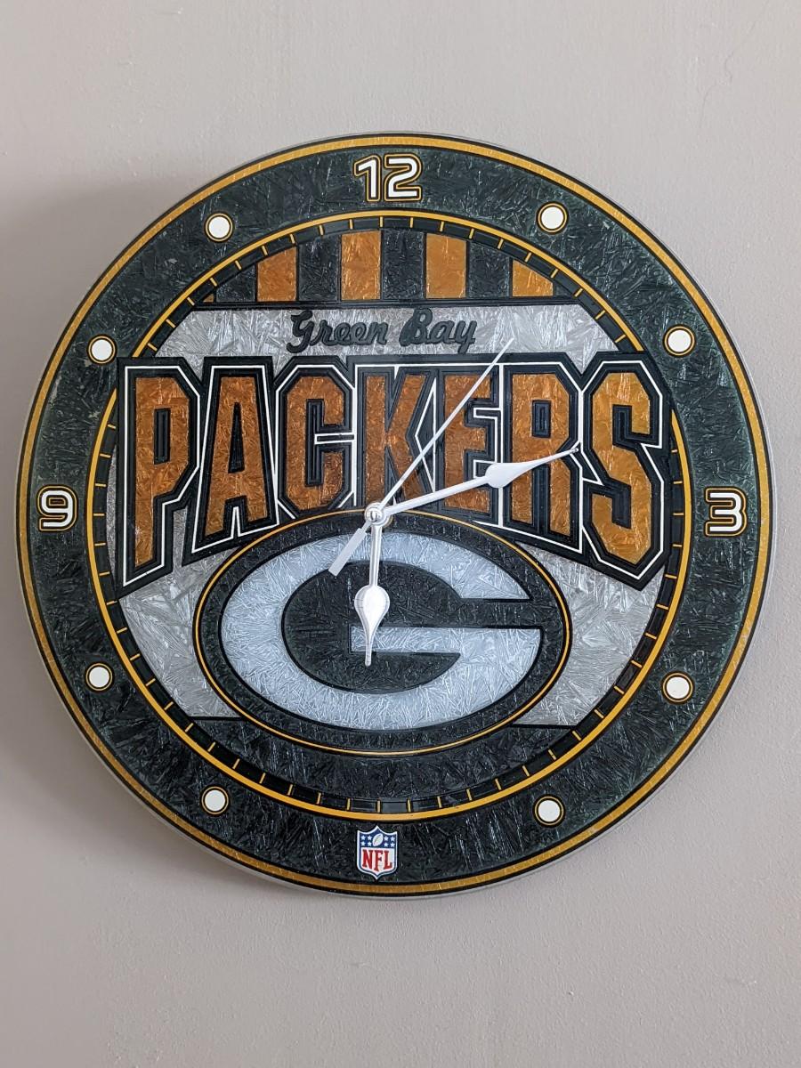 GB Packers Clock | EstateSales.org