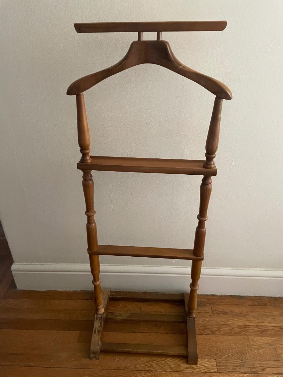 "Dumb Butler" Free-standing coat and jewelry rack | EstateSales.org