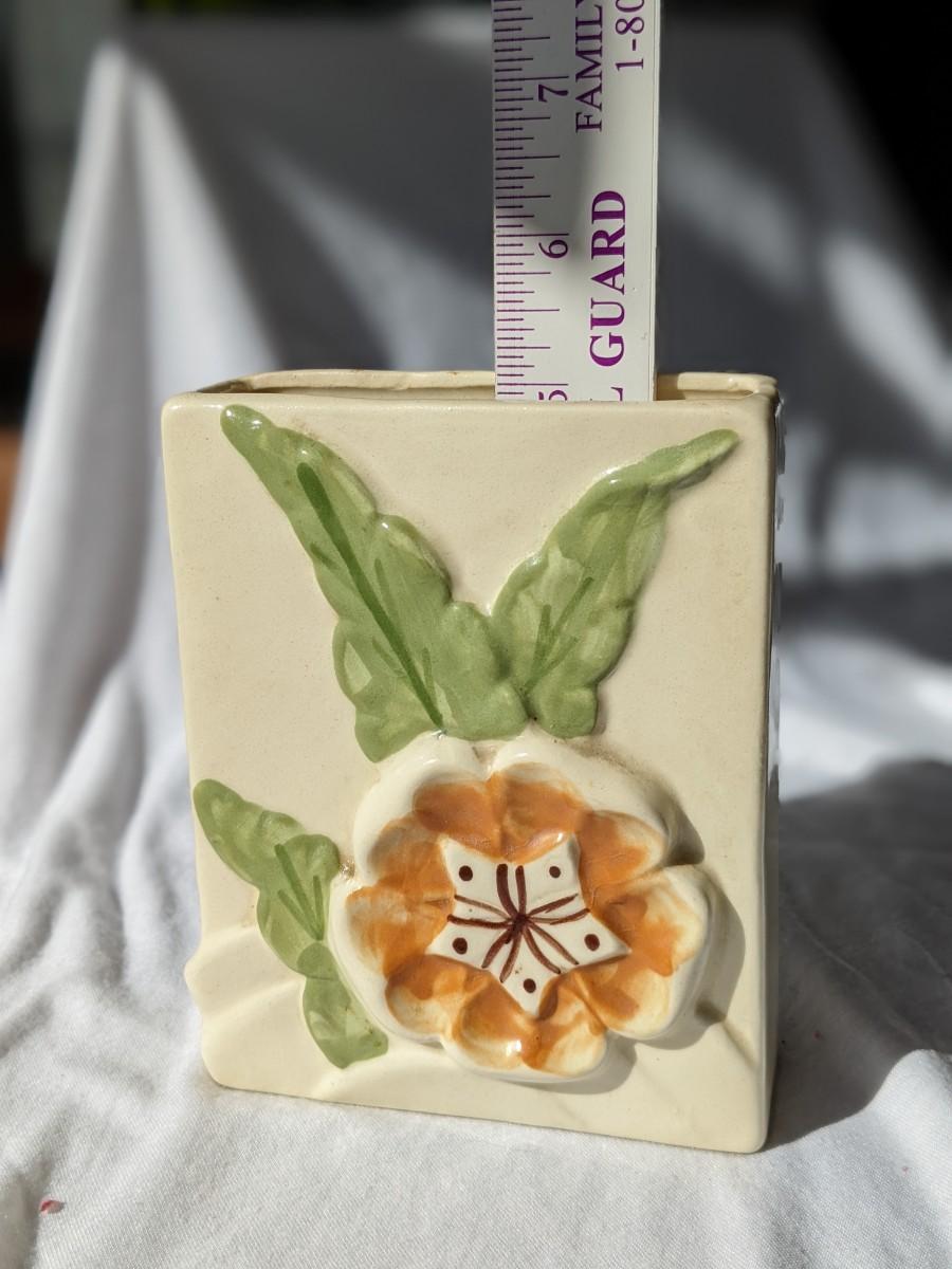 Block Pottery, California Wall Pocket | EstateSales.org