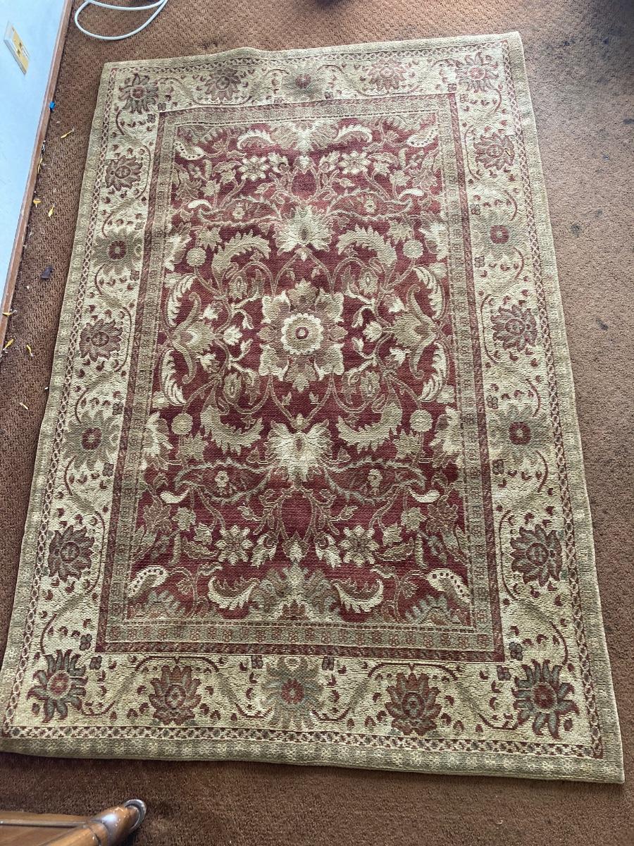 Traditional-style Area Rug 76 x 50 | EstateSales.org