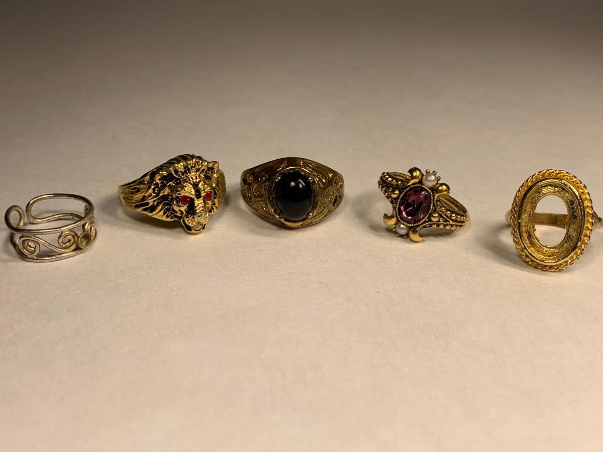 Lot of 5 Estate Found Rings - Unchecked | EstateSales.org