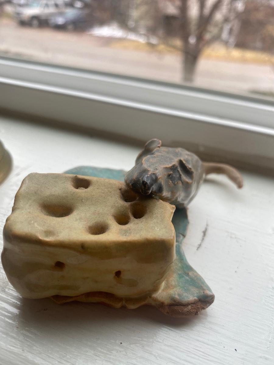 Clay mouse and cheese figure | EstateSales.org