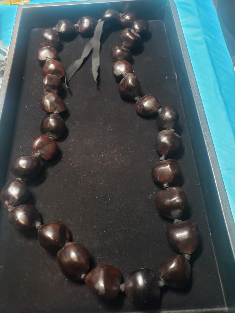 Necklace chestnut style | EstateSales.org