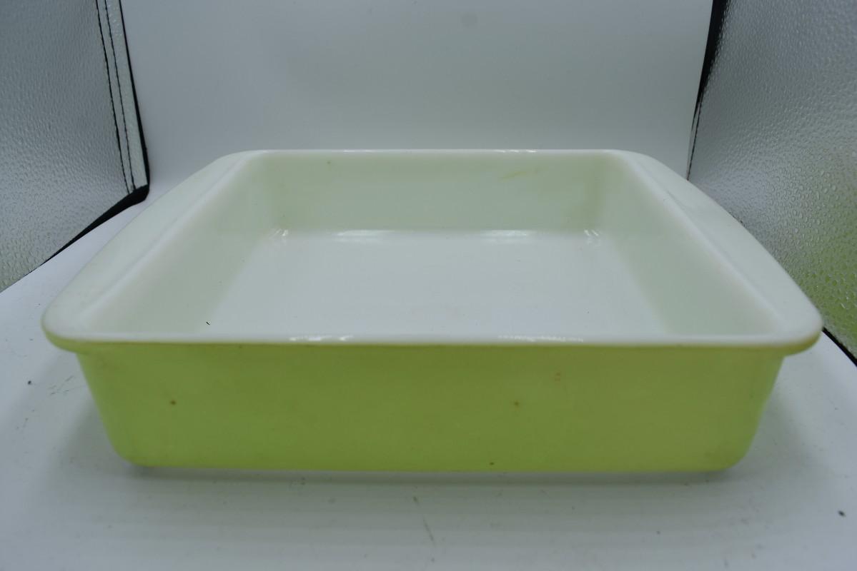 Green pyrex square dish | EstateSales.org