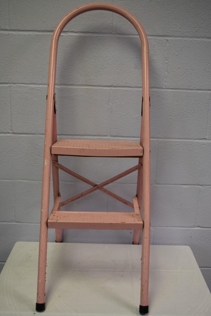 pink step stool | EstateSales.org