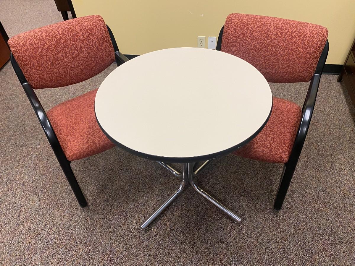 LOT 7: Round Table | EstateSales.org