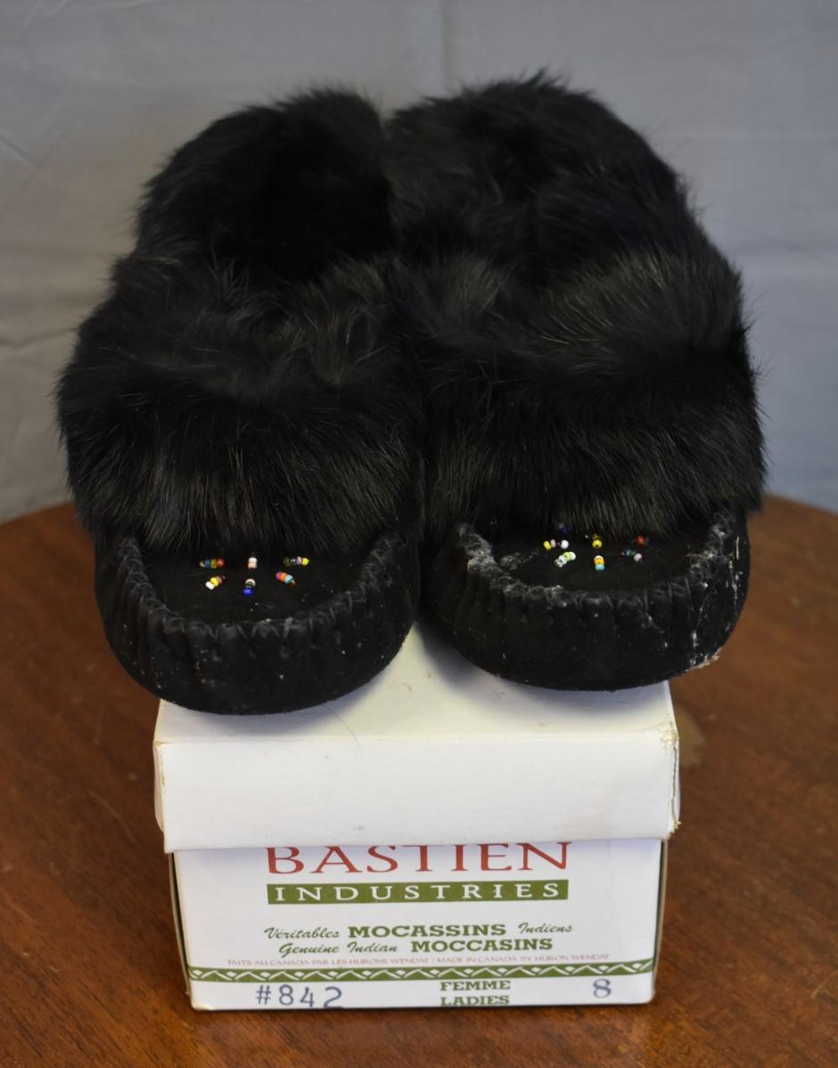 Bastein Moccasins | EstateSales.org