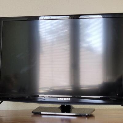 Lot 53: Samsung 24" Flat-screen TV with Remote | EstateSales.org