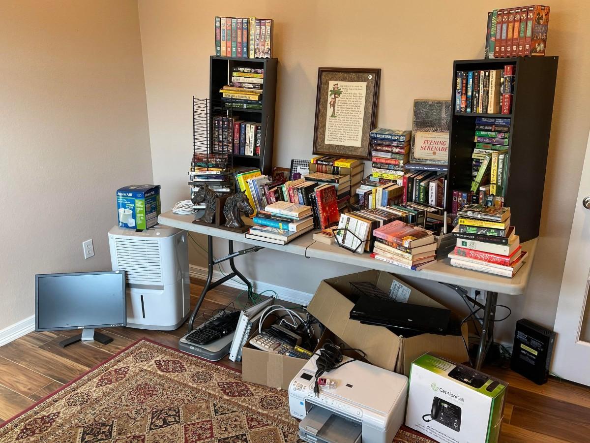 Lot 12: Office / Books & more | EstateSales.org
