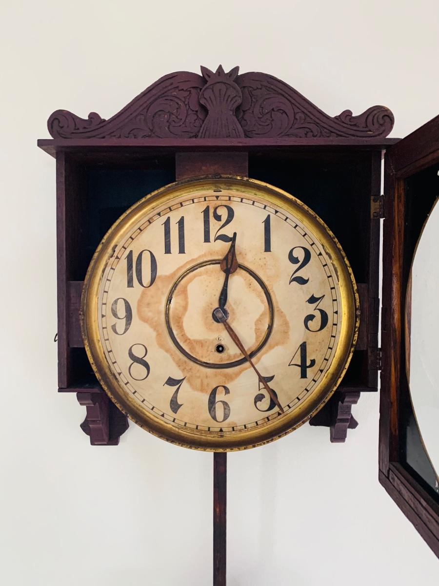 LOT 2R: Wm L Gilbert Clock Company Wall Clock w/Key | EstateSales.org
