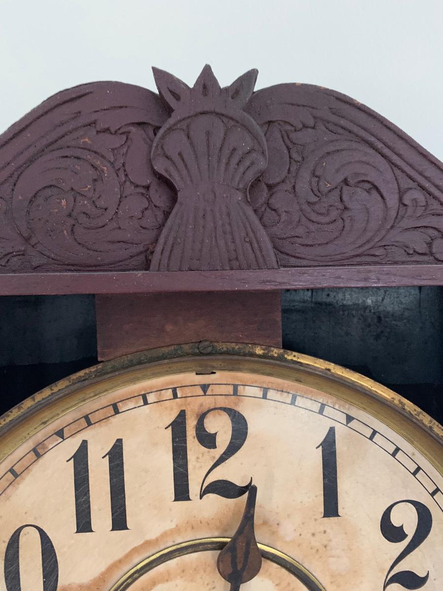 LOT 2R: Wm L Gilbert Clock Company Wall Clock w/Key | EstateSales.org