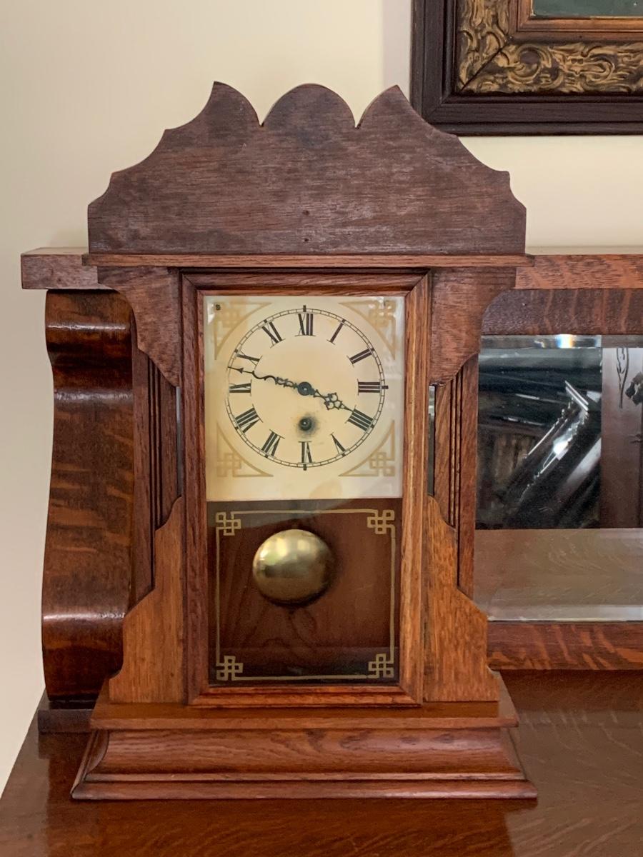 LOT 7R: Vintage Mantle Clock | EstateSales.org