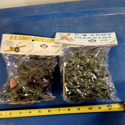 LOT 125 TWO BAGS OF TIM MEE TOY SOLDIERS | EstateSales.org