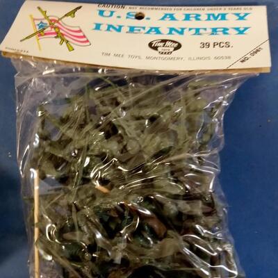 LOT 125 TWO BAGS OF TIM MEE TOY SOLDIERS | EstateSales.org
