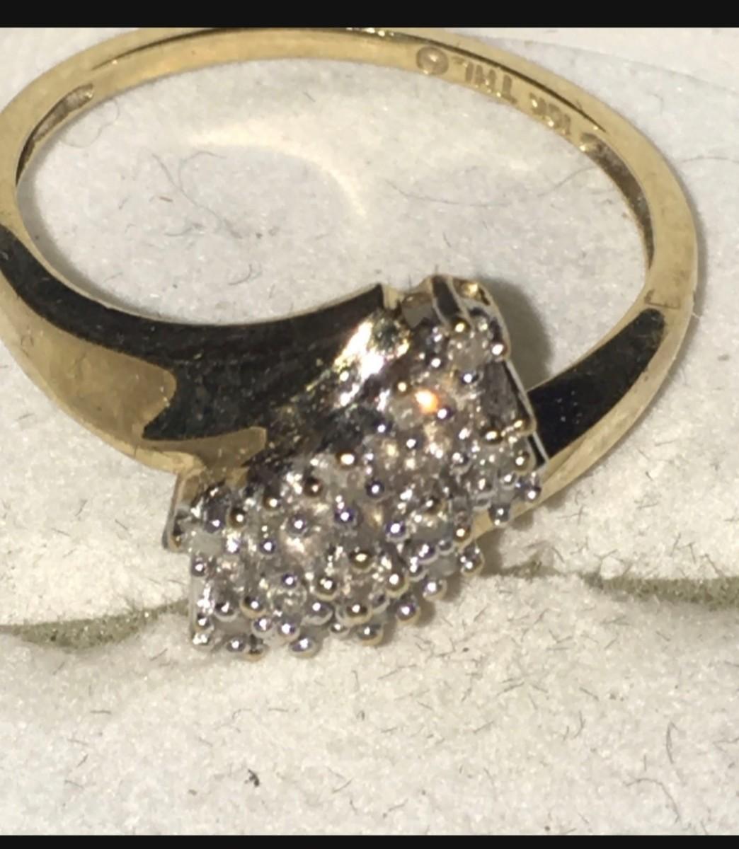 Gold and diamond ring size 9 | EstateSales.org