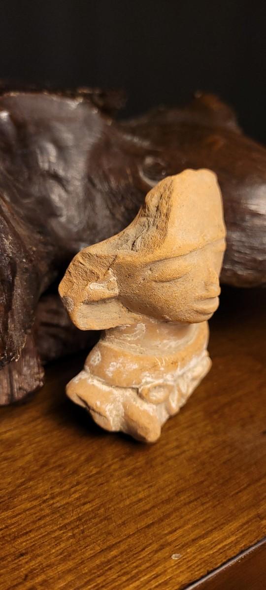 Lot 238: Pre-Columbian Effigy Head | EstateSales.org