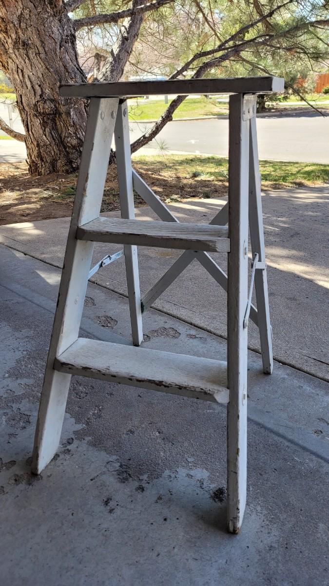 Lot 282: Vintage White Wood Step Ladder | EstateSales.org