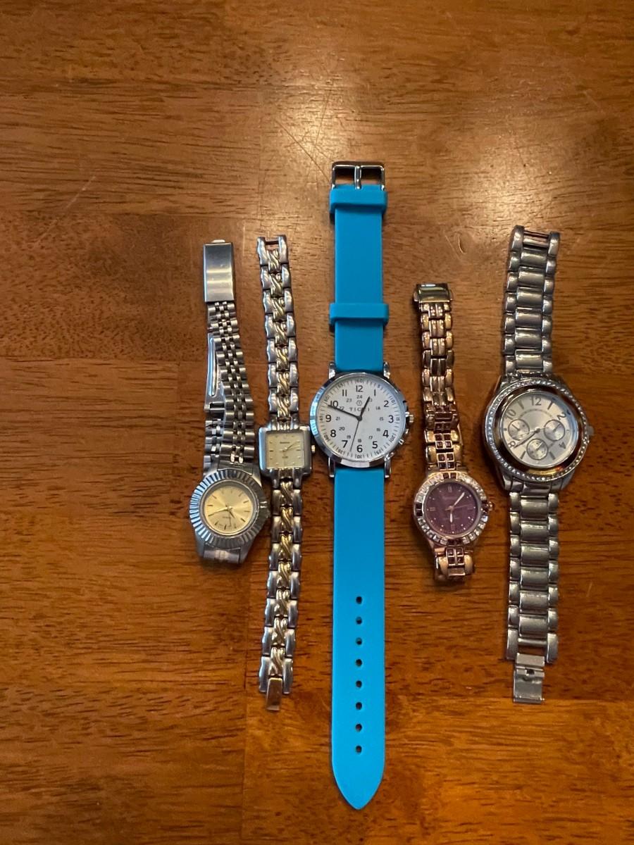 Ladies watch lot #3 | EstateSales.org