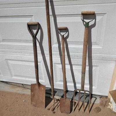 LOT 57 ANTIQUE FARM HAND TOOLS (W) | EstateSales.org