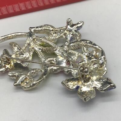 Spring Brooch | EstateSales.org