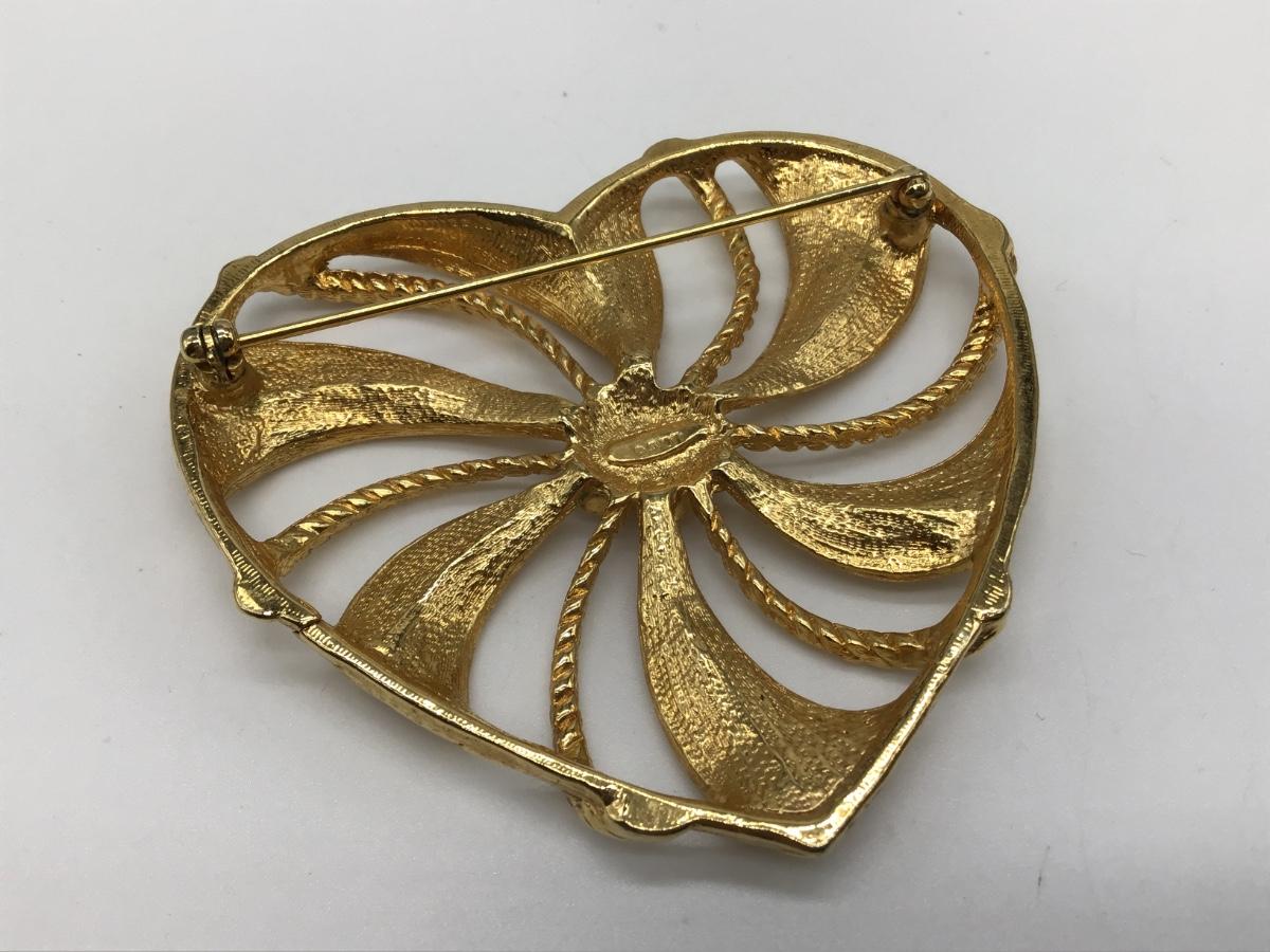 Vintage Avon Brooch | EstateSales.org