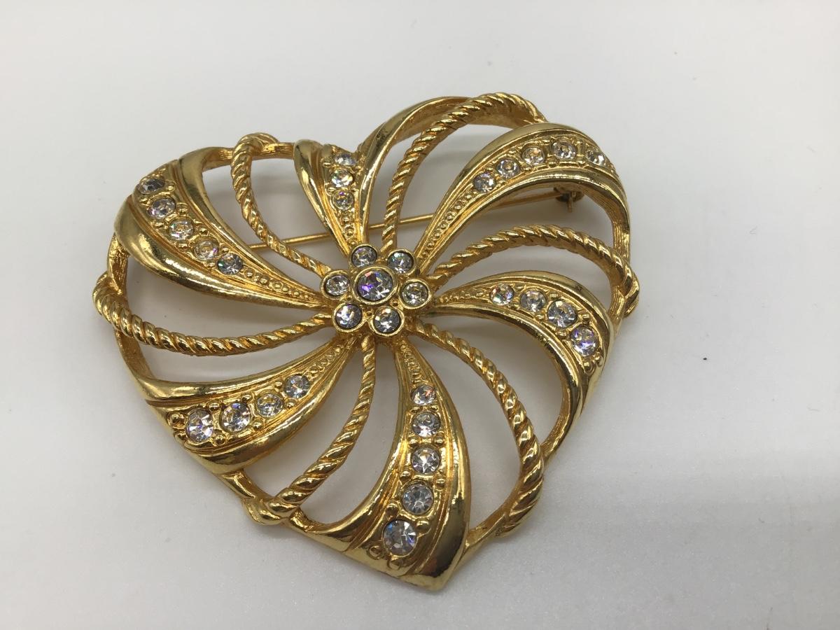 Vintage Avon Brooch | EstateSales.org