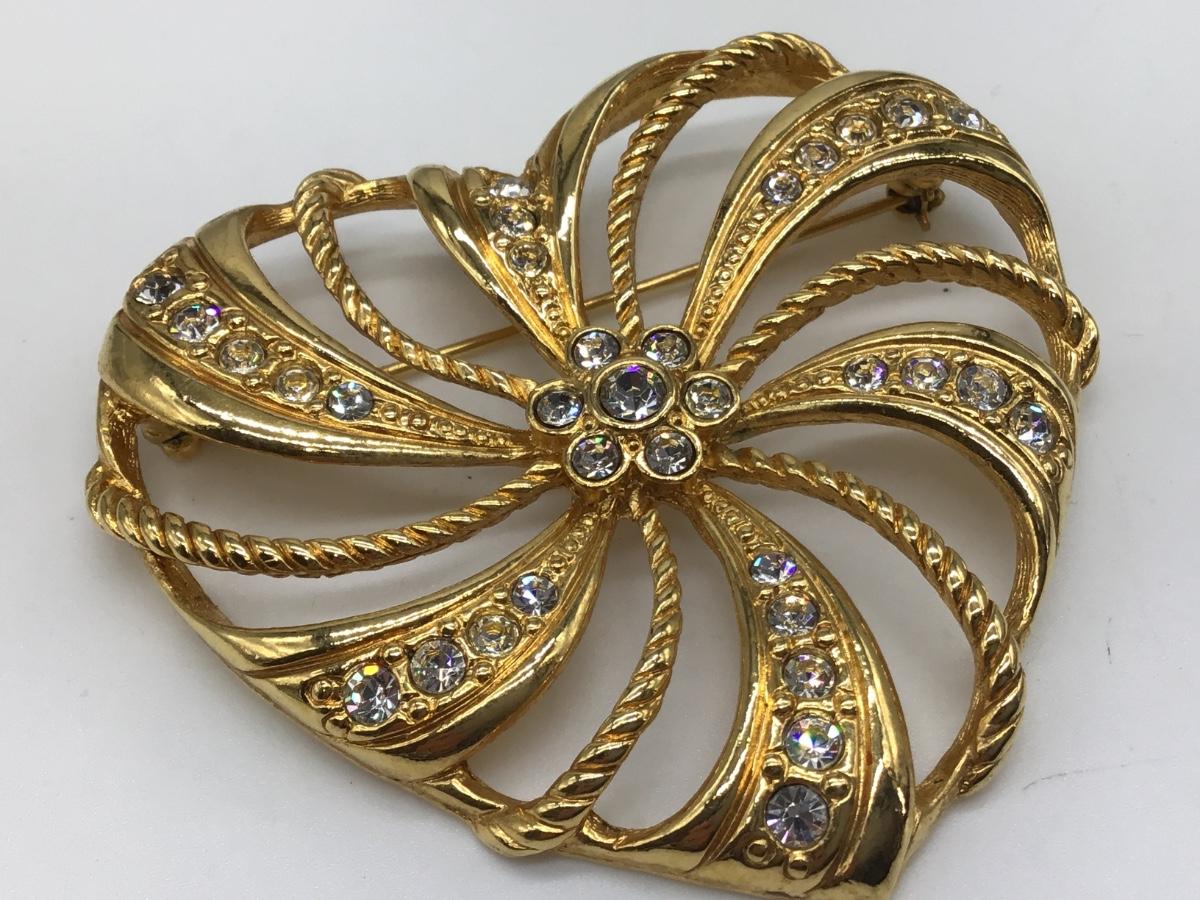Vintage Avon Brooch | EstateSales.org