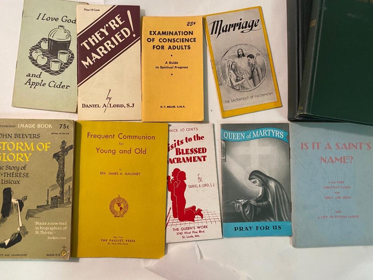 Ephemera Lot: Religious Pamphlets | EstateSales.org