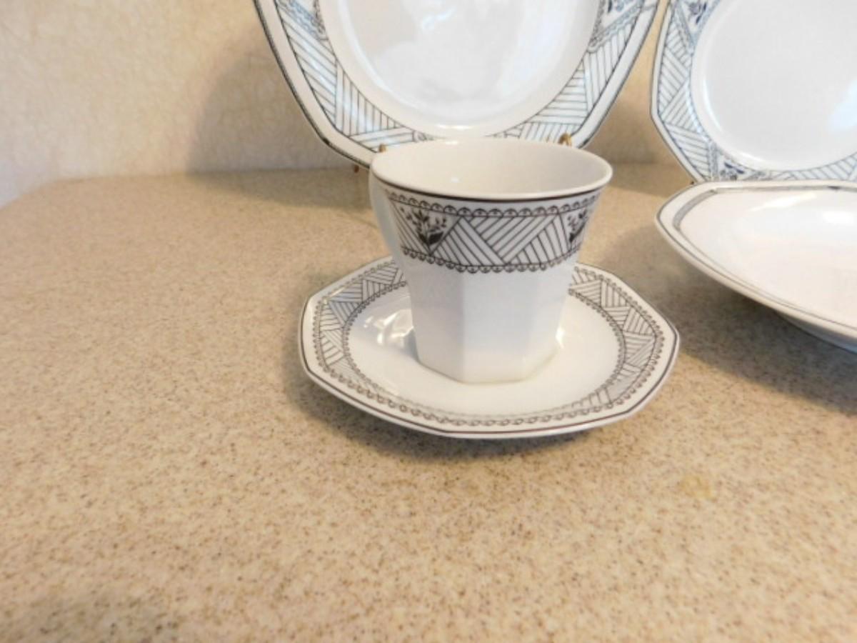 Christopher Stuart China Set Carlotta Pattern 17pcs | EstateSales.org