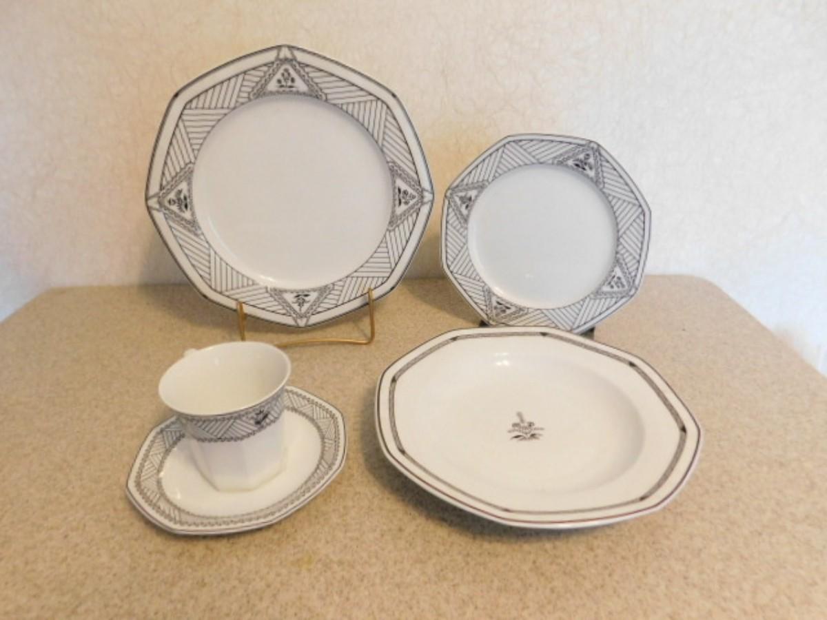 Christopher Stuart China Set Carlotta Pattern 17pcs | EstateSales.org