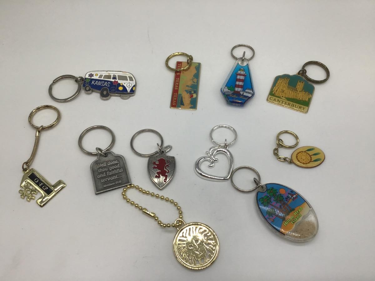 Lot Of Vintage key chains | EstateSales.org