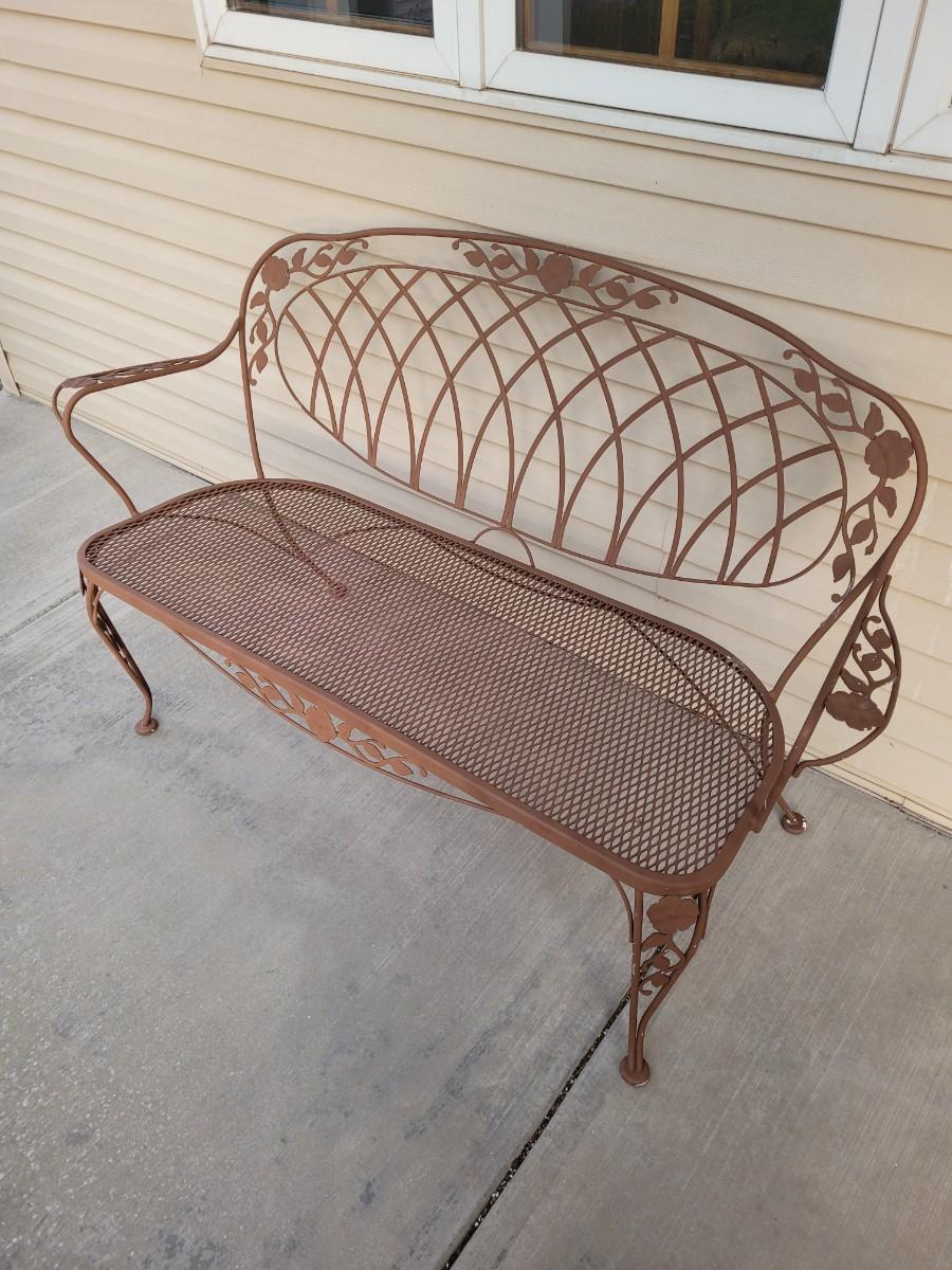 Cute Metal Outdoor Bench | EstateSales.org