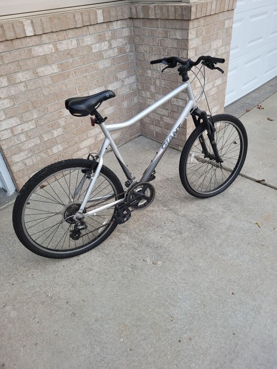 Silver Giant Mountain Bike | EstateSales.org